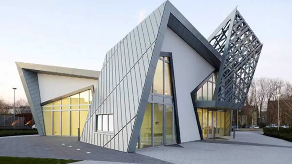 ARQUITECTURA DECONSTRUCTIVISTA, MOVIMIENTO NACIDO EN LA DÉCADA DEL 80