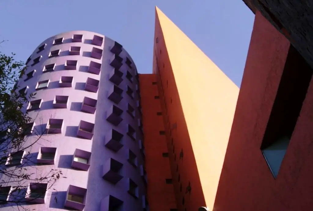 ARQUITECTURA POSMODERNA, TENDENCIA INICIADA EN 1950